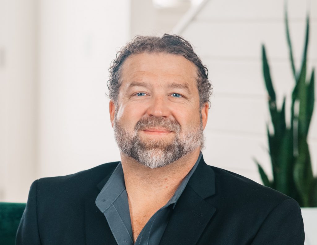 Joe-2019-10-21_circle - Dina Emmert